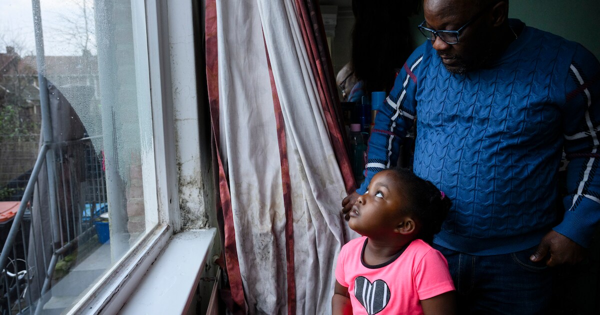 Dit gezin woont in een schimmelhuis: Ester is altijd ziek en elke dag ...