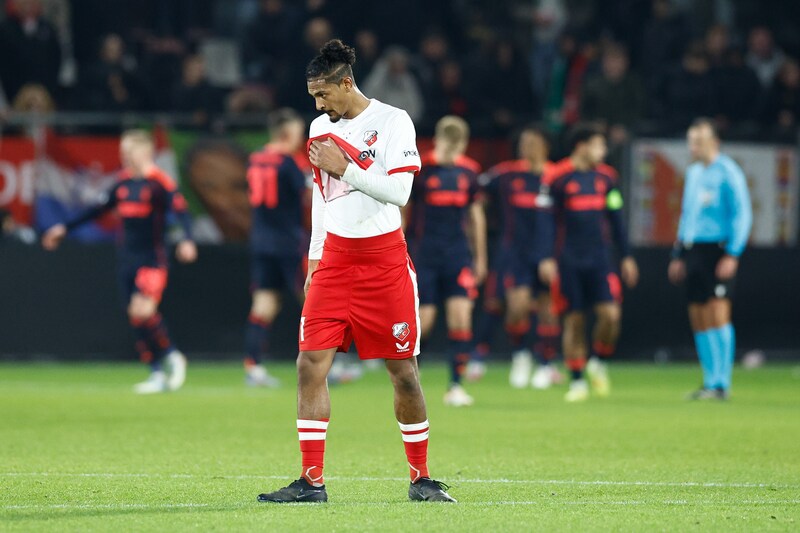 Moedig FC Utrecht strijdend ten onder: Nottingham Forest slaat toe in ...