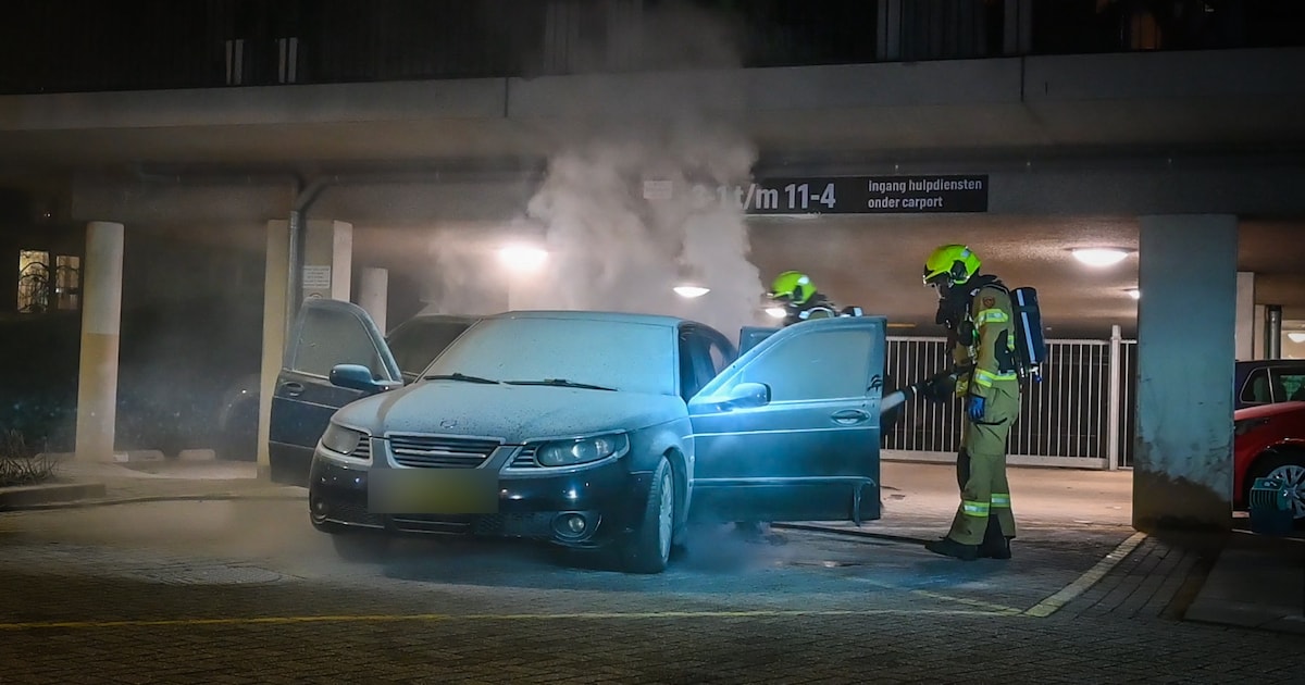 Behulpzame buurman blust beginnende autobrand in Arnhem | 112 nieuws ...
