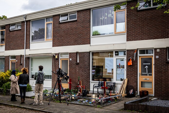 Bij het ‘graf’ in Enschede: van ‘Ik trap je de straat uit’ tot ‘kom ...