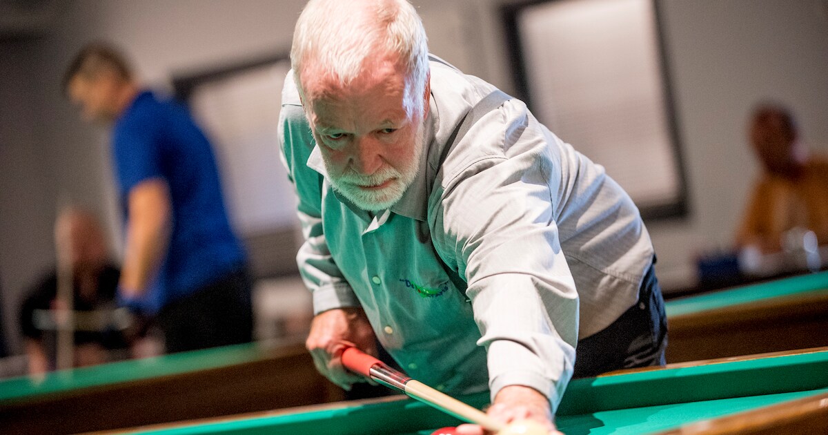 Fenomeen Henny werd begraven in zijn biljartoutfit: ‘Met een keu en een ...