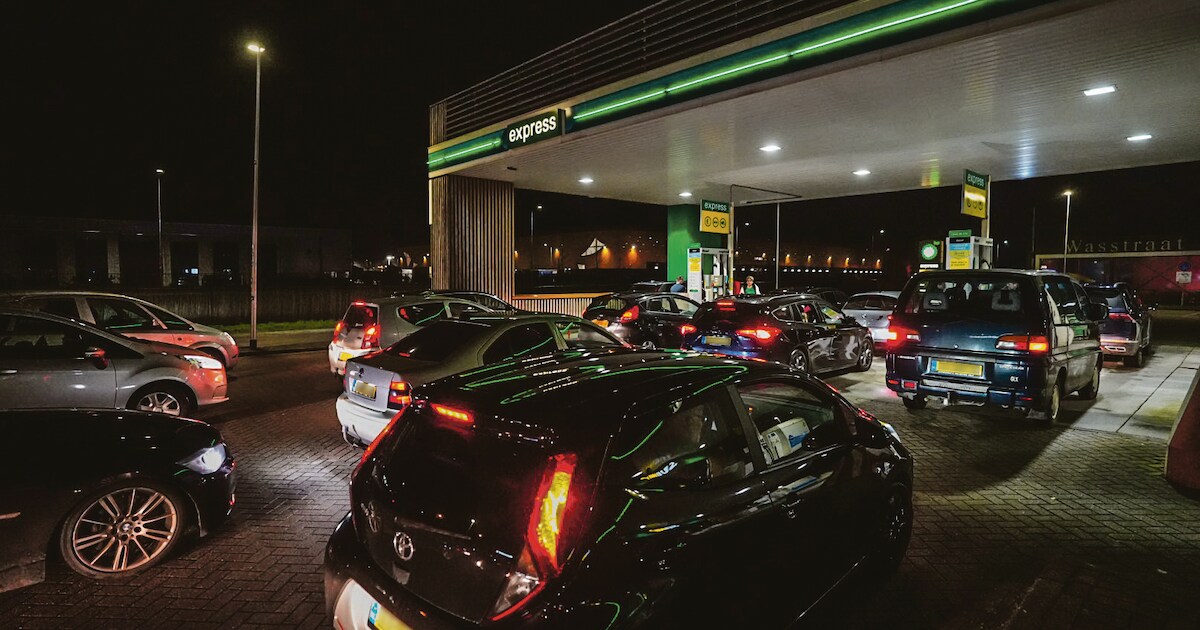 Superlage prijzen bij tankstation zorgen voor uitgelaten stemming aan ...