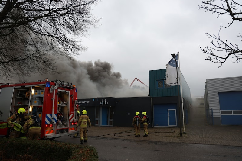 Grote brand bij bedrijf op Edyweg in Spankeren | Regio | De Gelderlander.nl