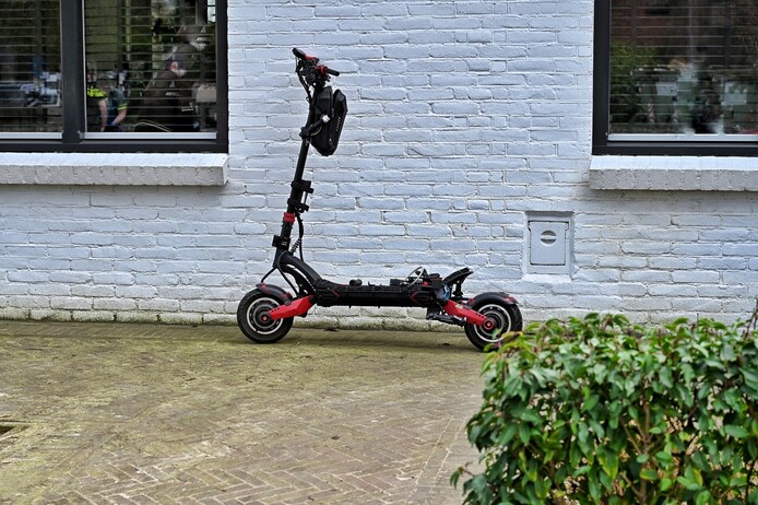 Man ernstig gewond aan zijn hoofd bij ongeval met elektrische step ...