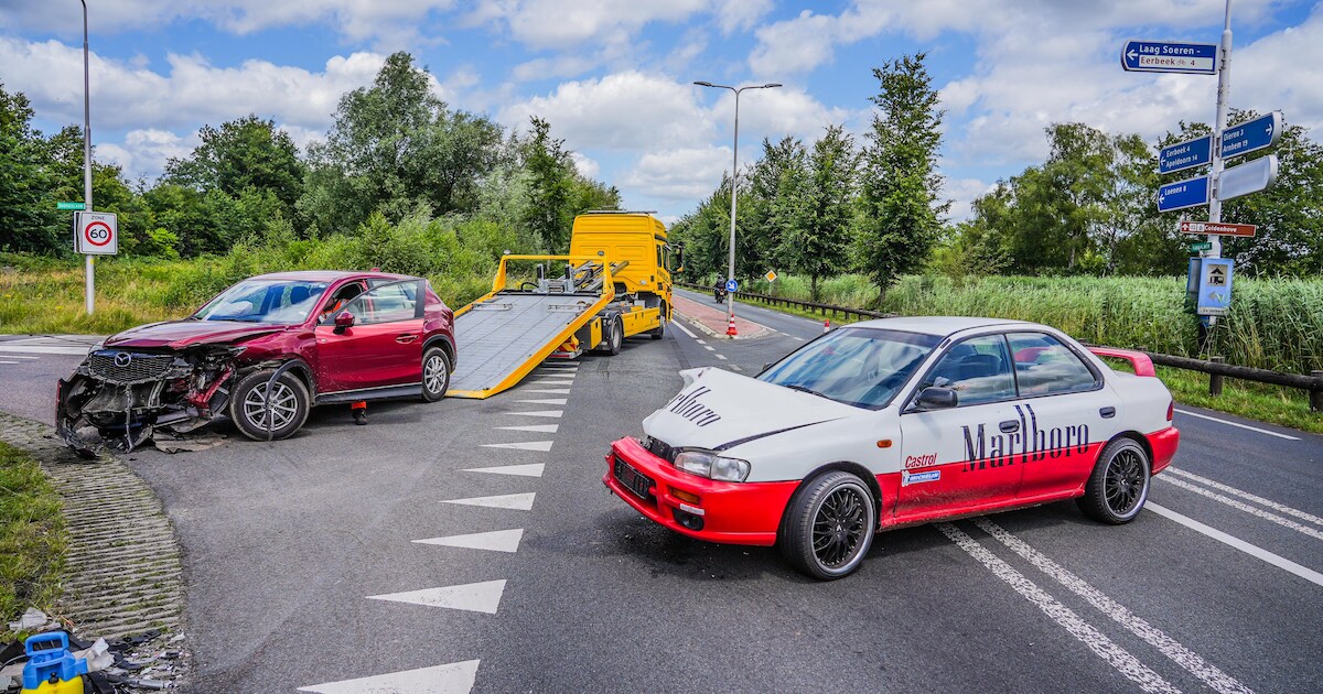 Twee auto's zwaar beschadigd bij ongeval op kruispunt in Laag-Soeren | 112 nieuws Rheden | De ...