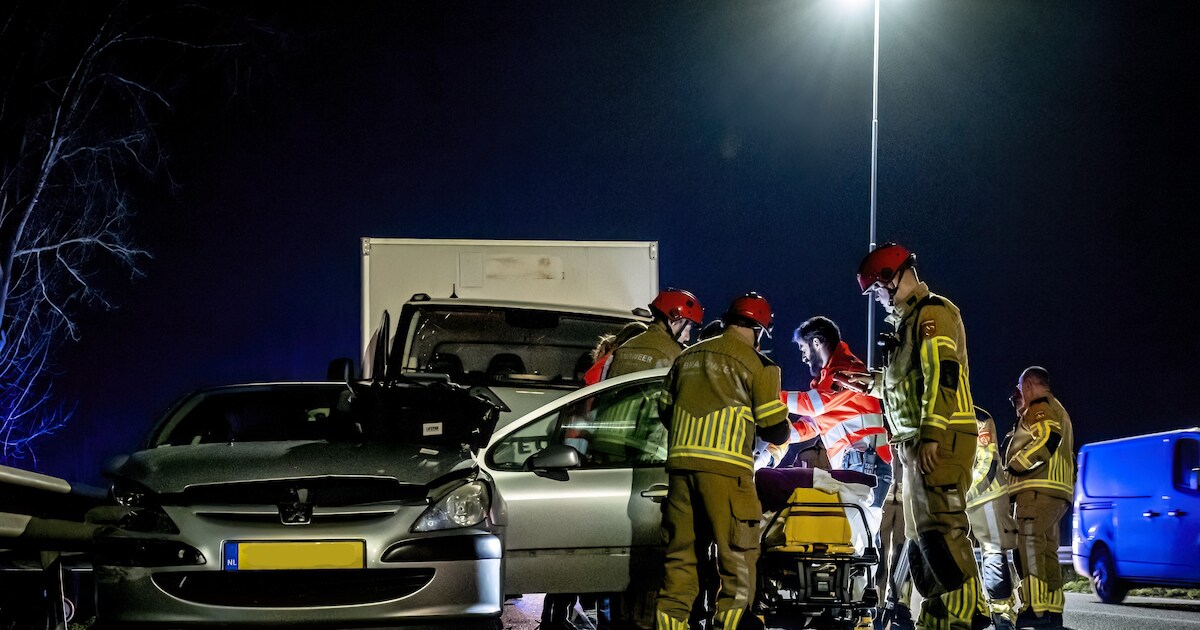 Brandweer moet automobilist bevrijden na ongeval op A27 bij Raamsdonksveer | Brabant ...