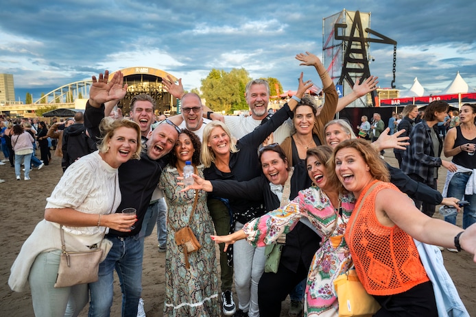 Allemaal keihard meezingen op ASM Festival Arnhem ‘Even op vakantie in eigen land’ met Anouk en ...