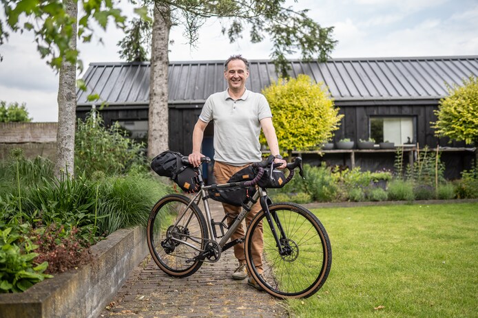 Edwin fietst en schrijft toerritten over de mooiste gravelpaden van ...