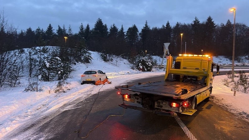 LIVE Sneeuw | Dode bij ongeluk op A1: auto botst op berger ...