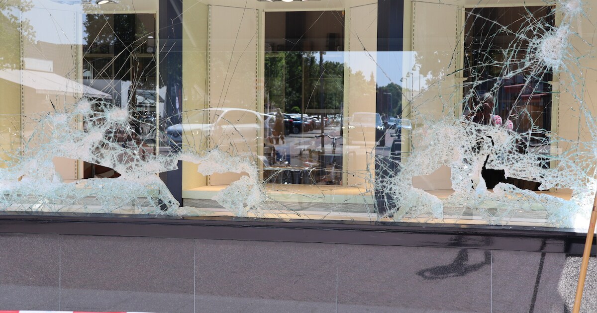 Brute inbraak bij juwelier in Drunen: daders slaan ruiten in en ...