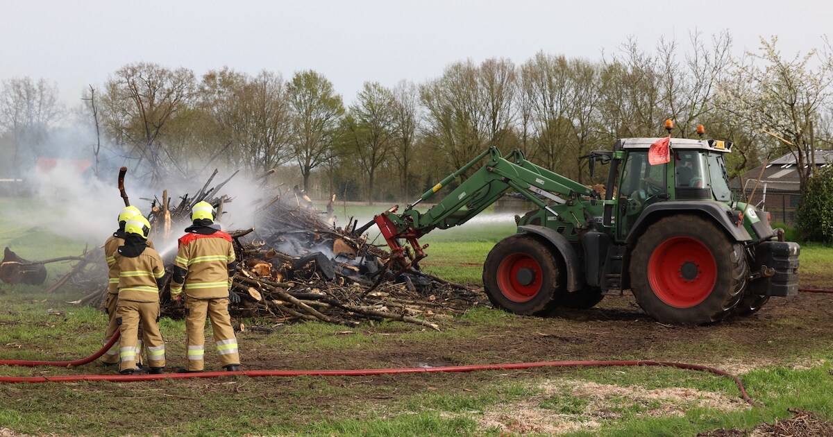 Brandweer krijgt hulp van stoker bij brandje in Boxtel | Brabant | De ...