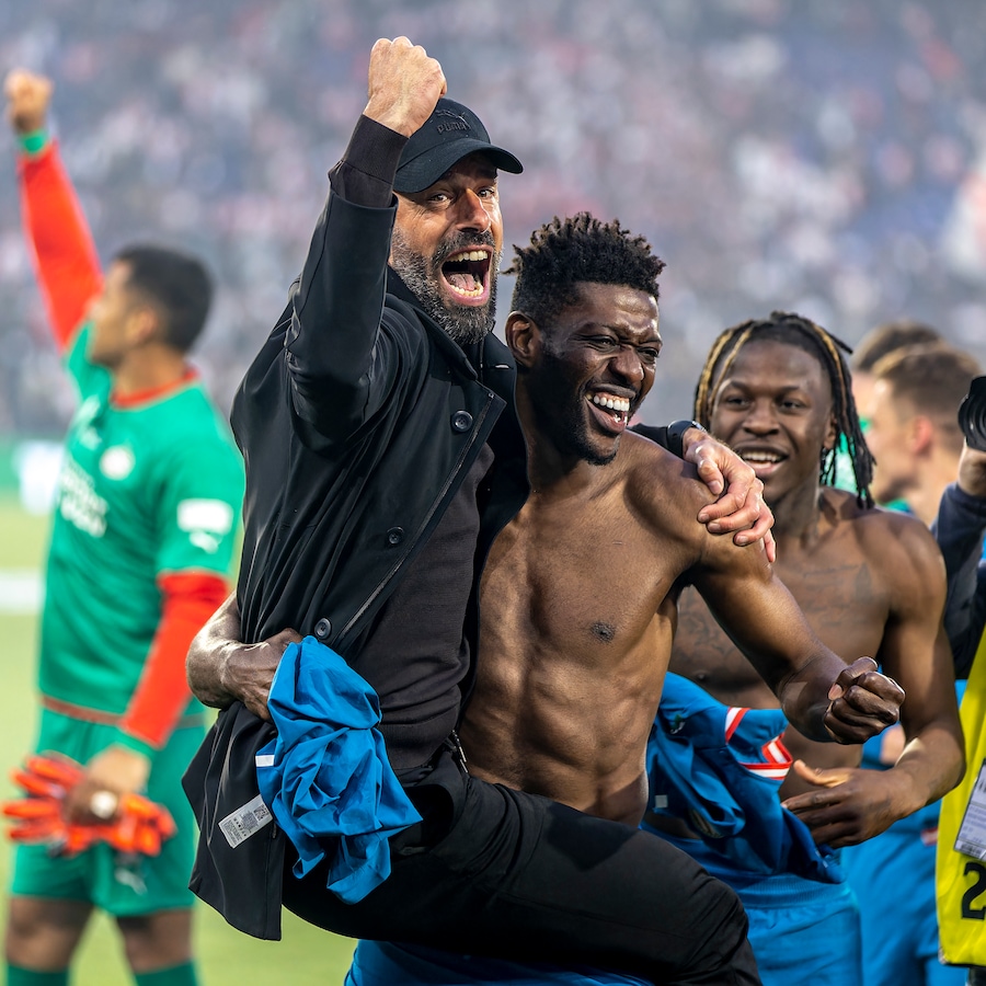 Ruud van Nistelrooij is messcherp tegen verslaggever na de bekerwinst ...