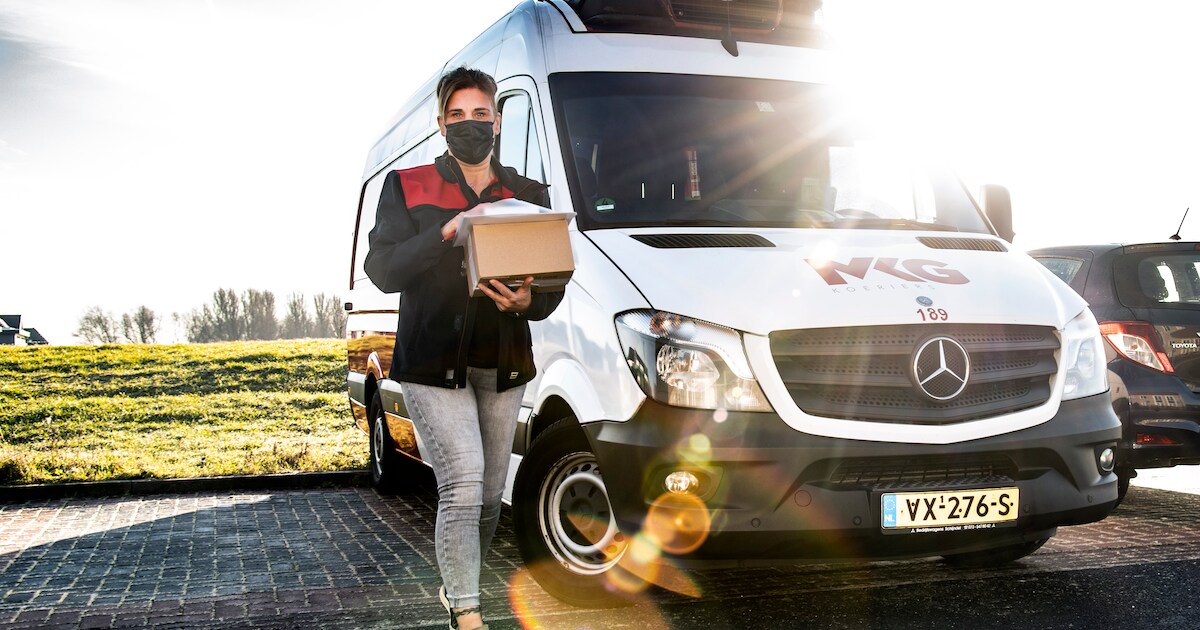 Op pad met de vaccinkoerier: Zó komt het ‘vloeibare goud’ op ...