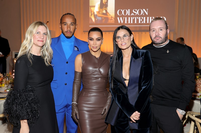 Kim Kardashian en Lewis Hamilton knuffelen op het strand: hoe bouw je ...