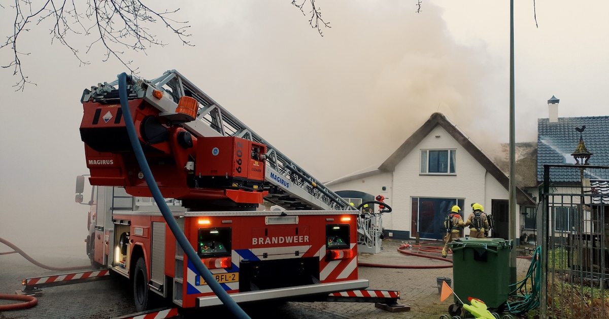 Alwéér een huis in brand in Heijen: veel rook bij brand in rieten dak ...