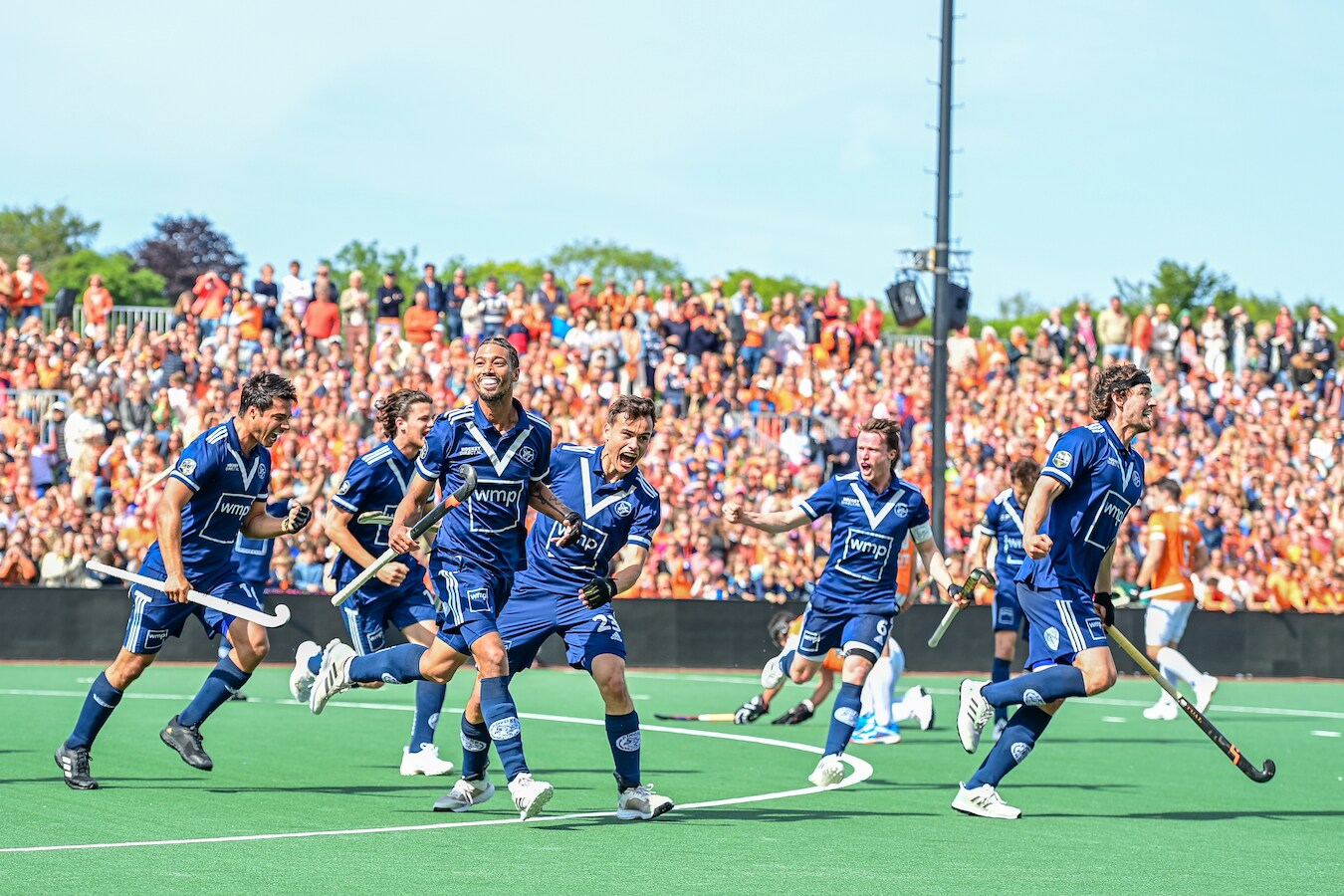 Pinoké verrast Bloemendaal in historische mannenfinale, hockeysters ...