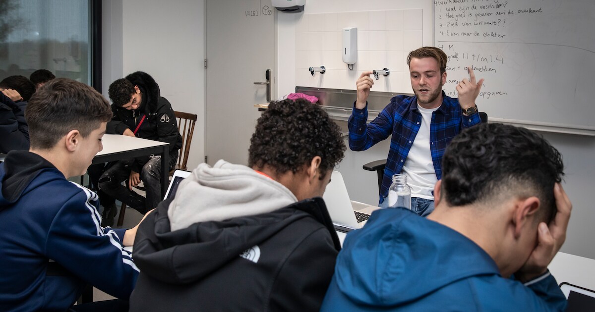 Rappende Meester Hidde brengt jongeren op Blue Monday positieve ...