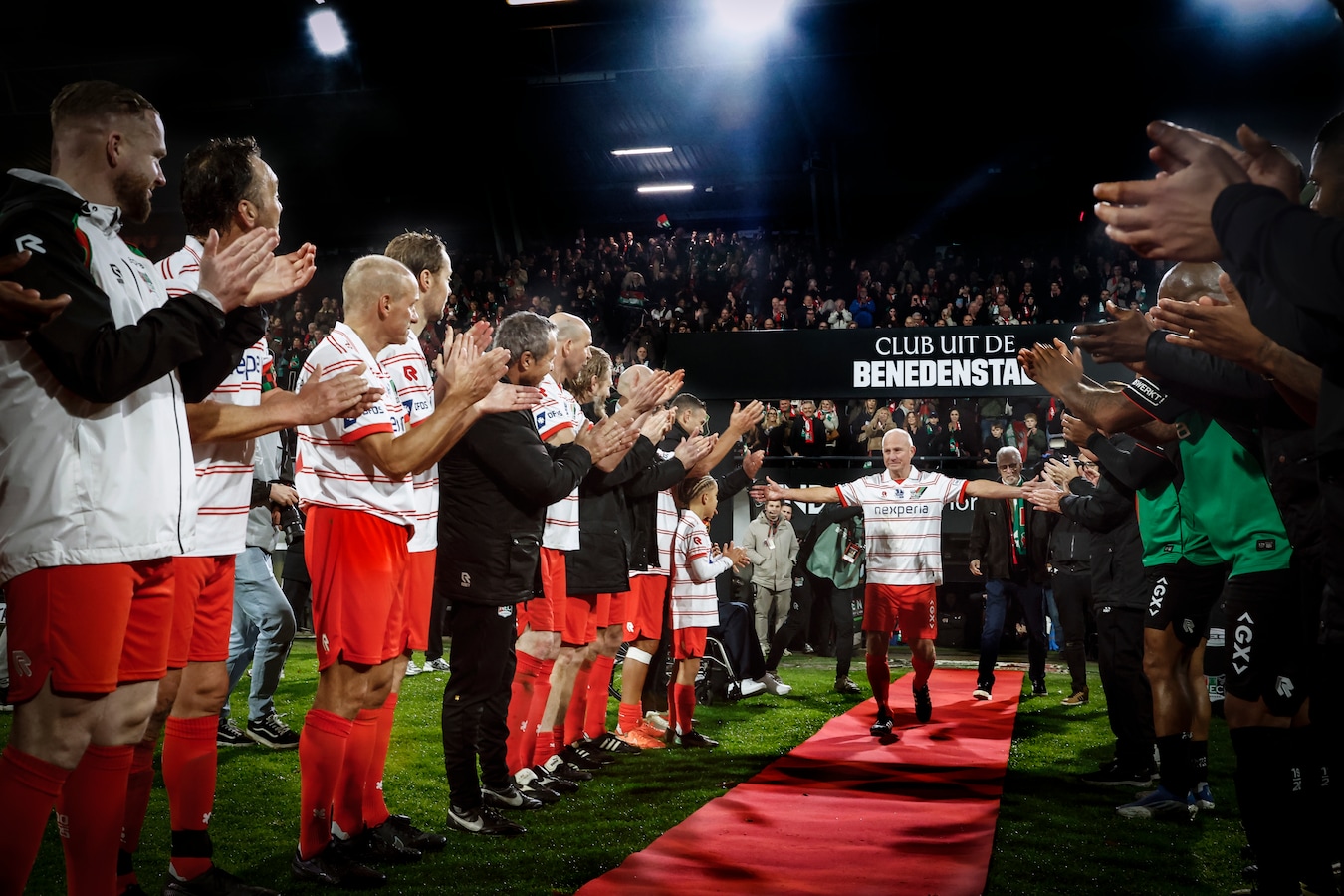 Dit was de jubileumdag van NEC: van ontroerde clubiconen tot uniek familiemoment | Foto ...