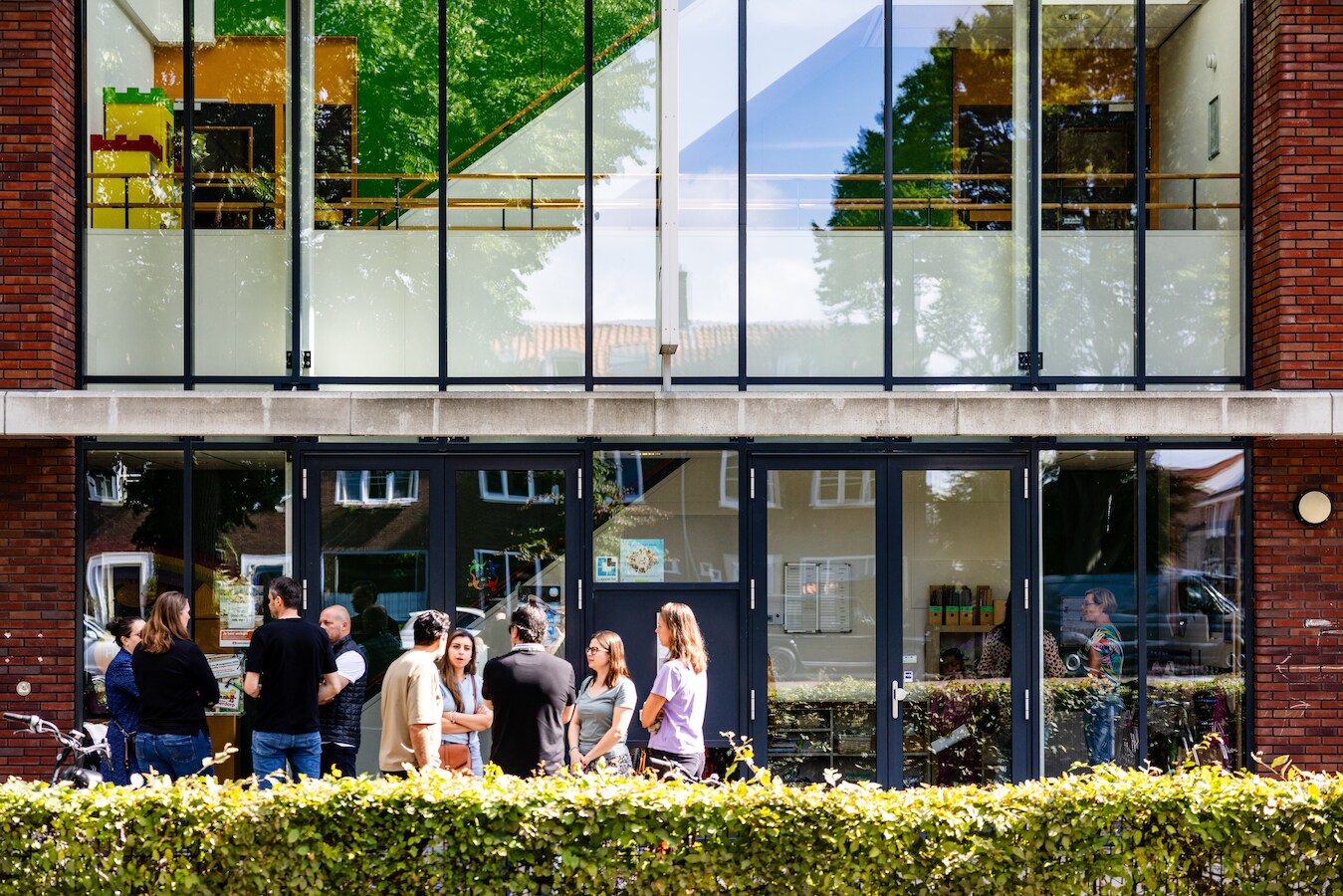 Vechtende oma’s, scheldende ouders en bespugen: op het schoolplein kan het goed uit de hand ...