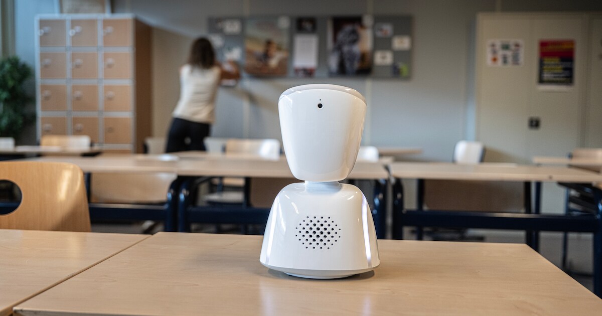 Robot brengt langdurig afwezige leerlingen van school terug in de klas ...