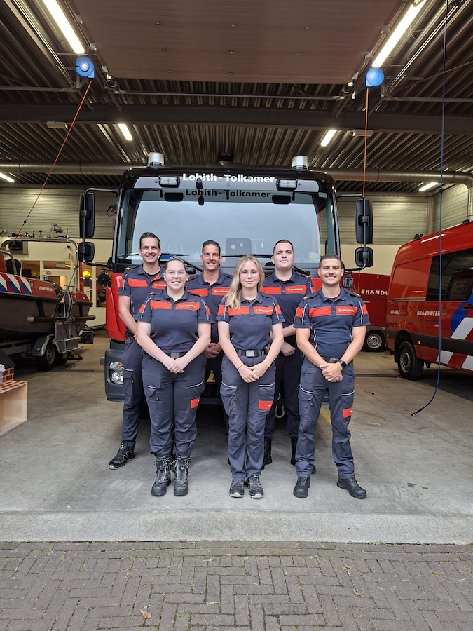 Brandweerman Bram uit Tolkamer loopt met collega’s trap op voor goed ...