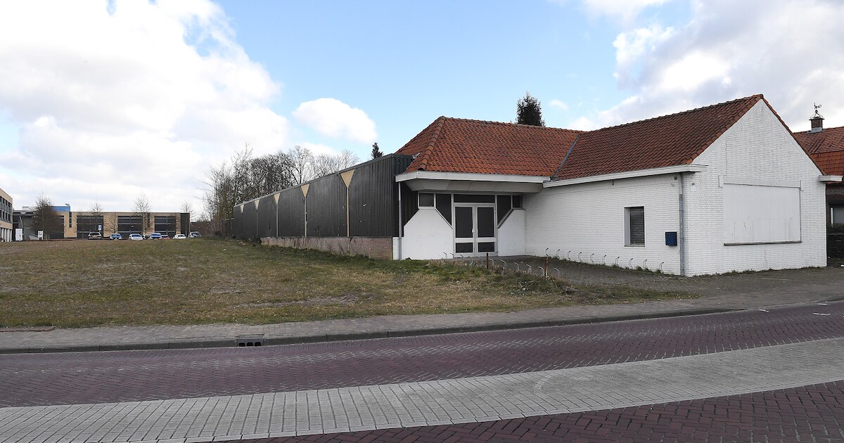 Jan Linders sloopt oude Edah en bouwt nieuwe winkel op die plek in Sint ...