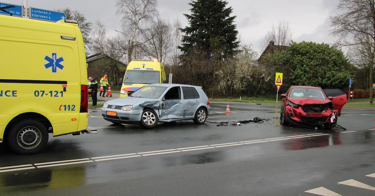 Veel schade bij harde botsing op de Postweg in Lunteren | Regio | De ...