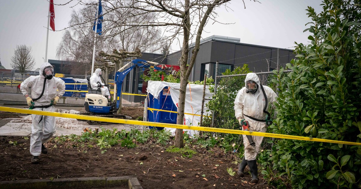 Nog altijd tientallen mannen in witte pakken in Heteren: ‘Toegangswegen ...