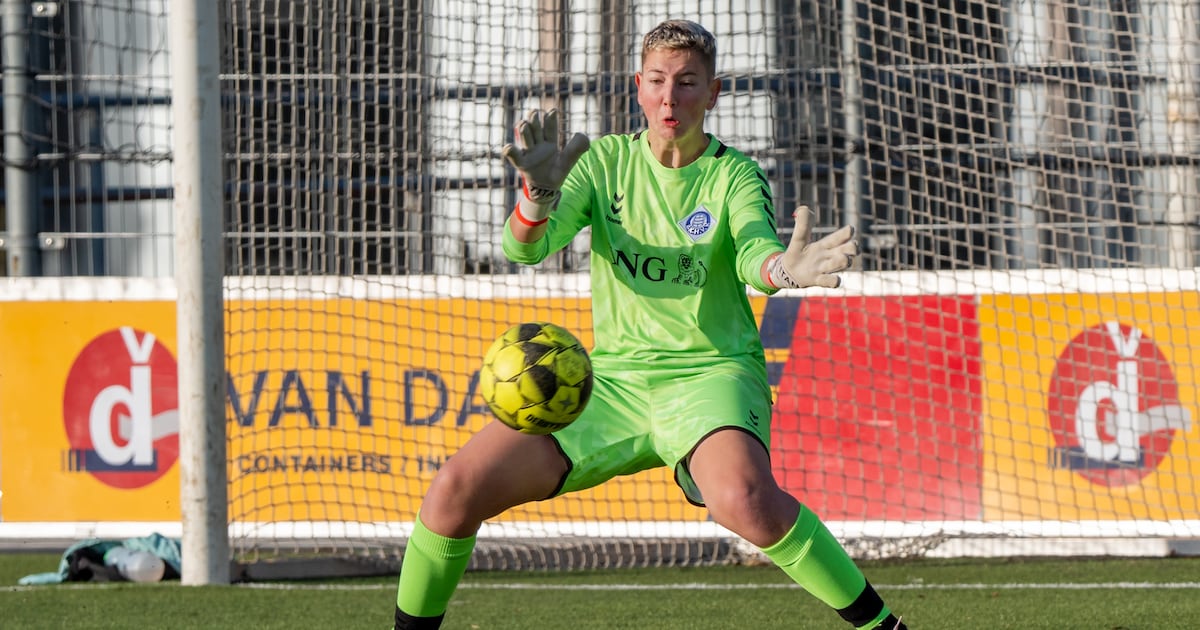 Kiki staat met 16 jaar al onder de lat bij RKHVV 1: ‘Hele week pas ik ...