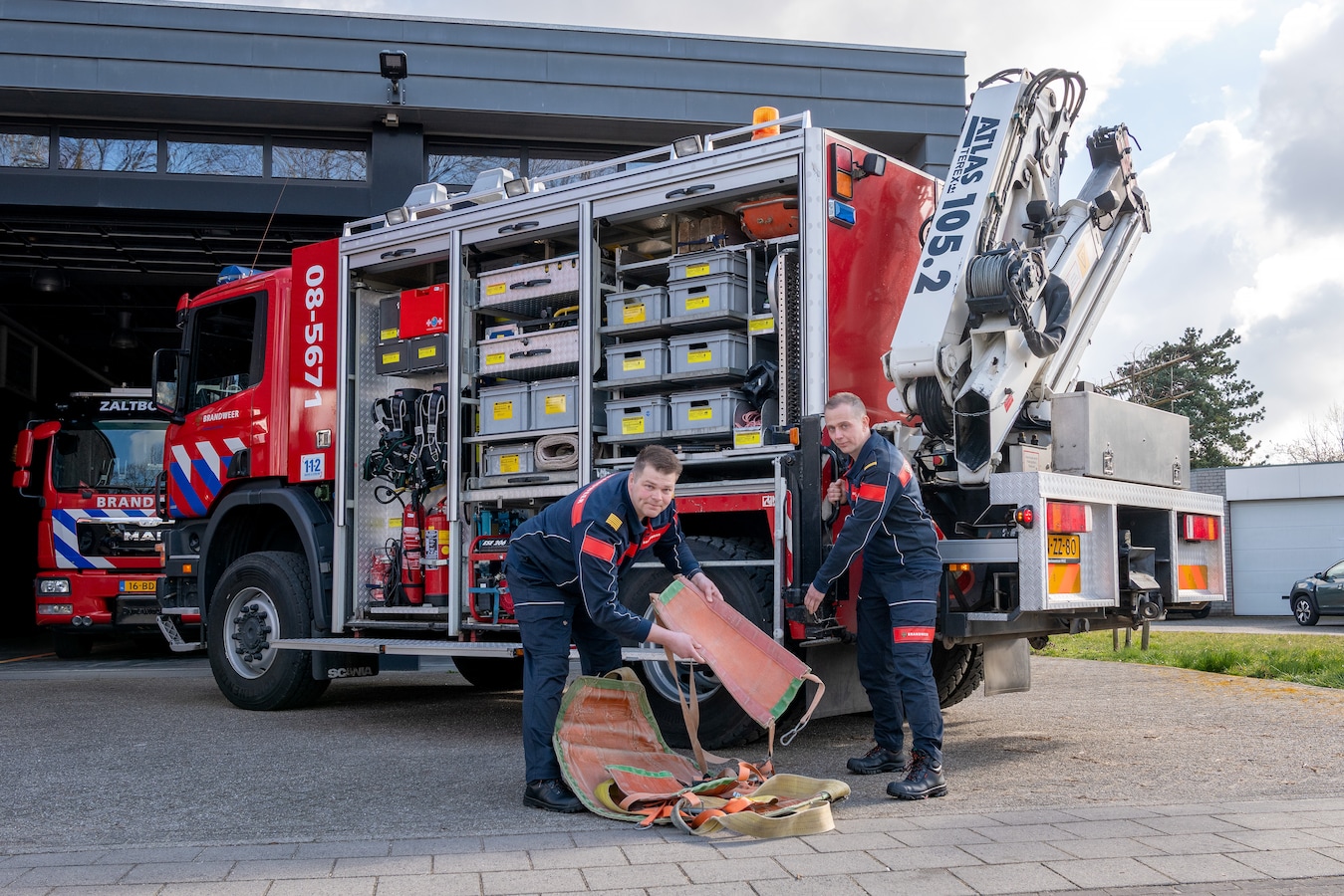 Paard in de sloot? Brandweer heeft hijskraan en paardenbroek voortaan ...
