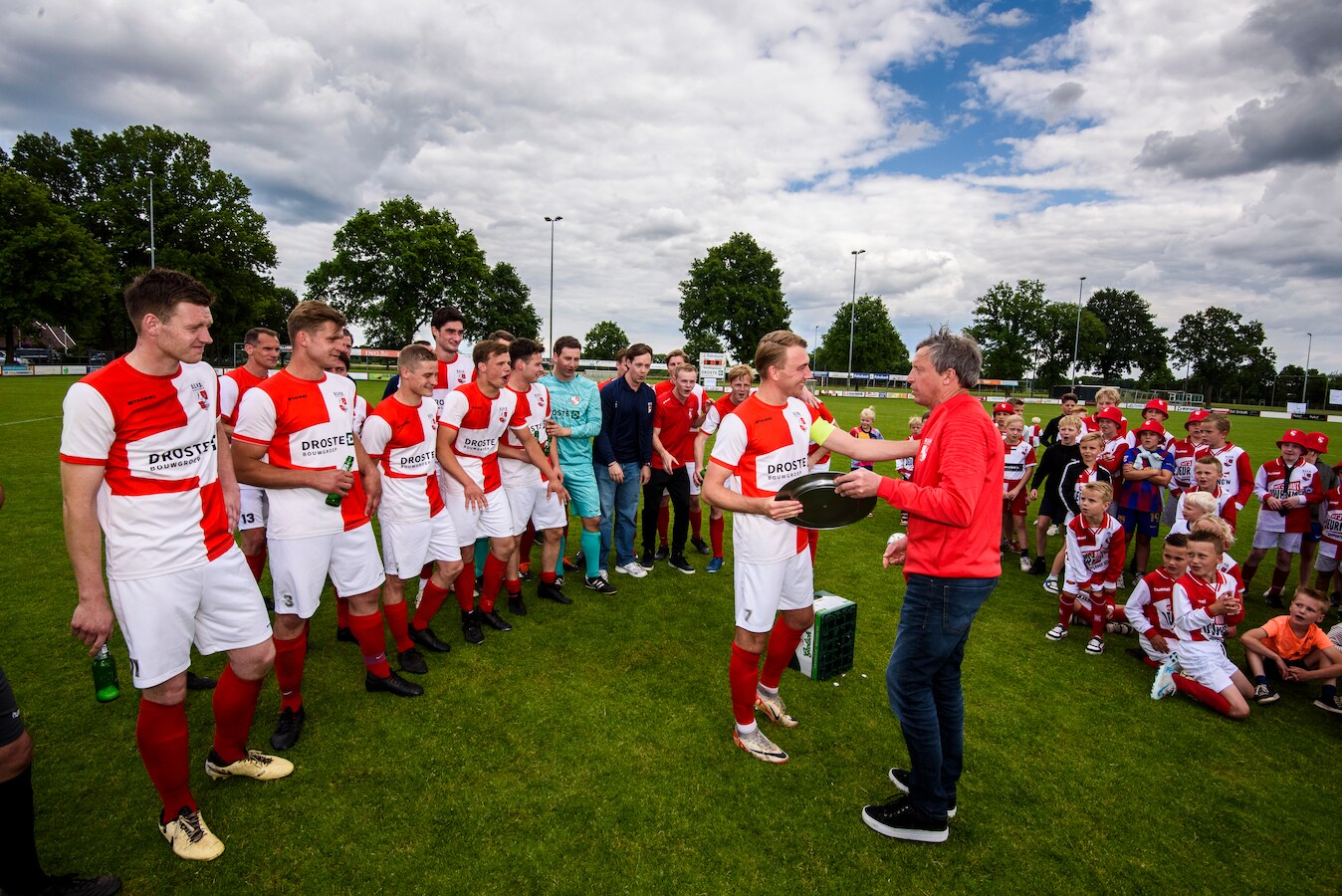 De mannen van 1994 hebben eindelijk hun opvolgers bij DSVD: ‘Eigenlijk ...