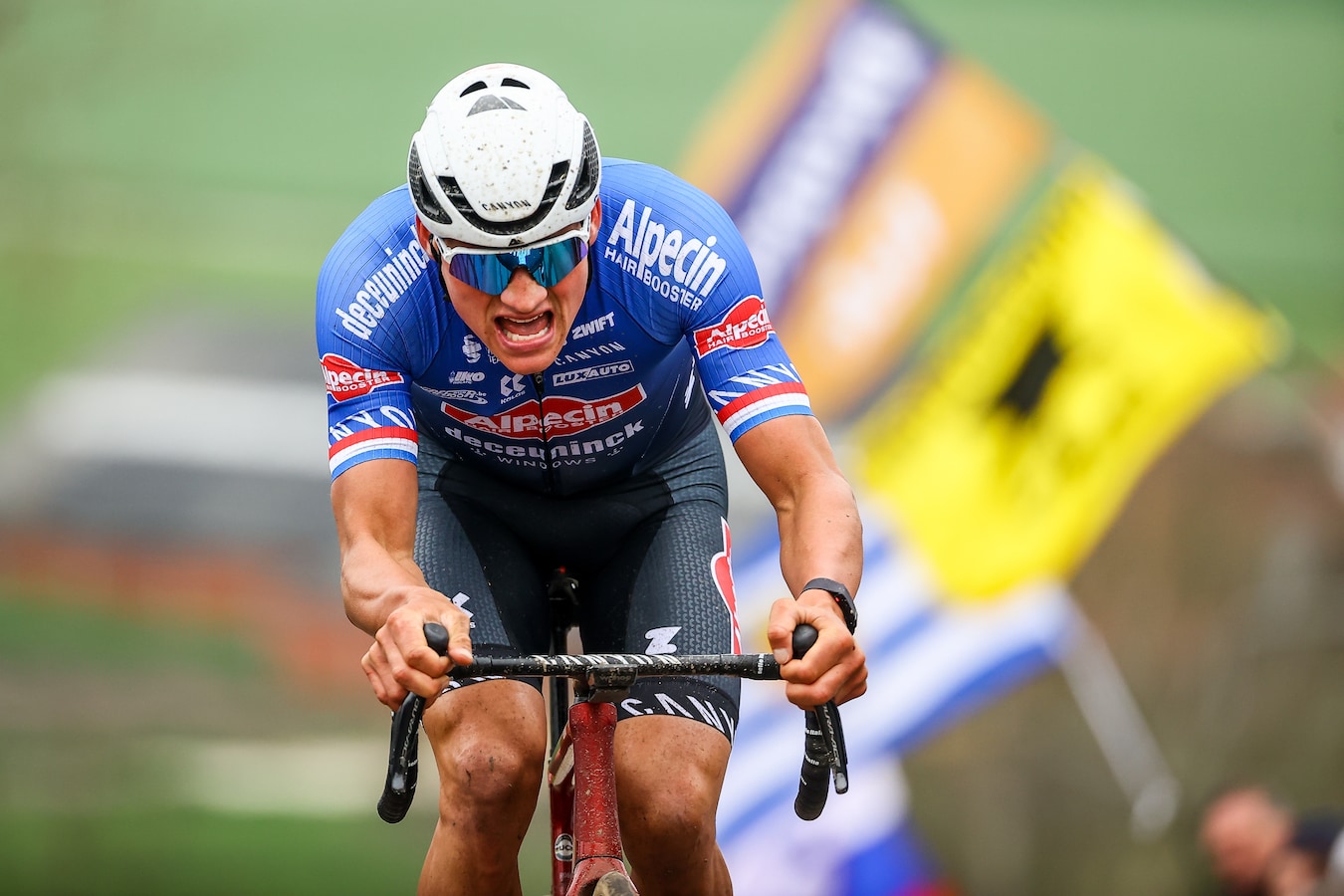 Mathieu van der Poel voor vijfde keer op rij in top vier Ronde van ...