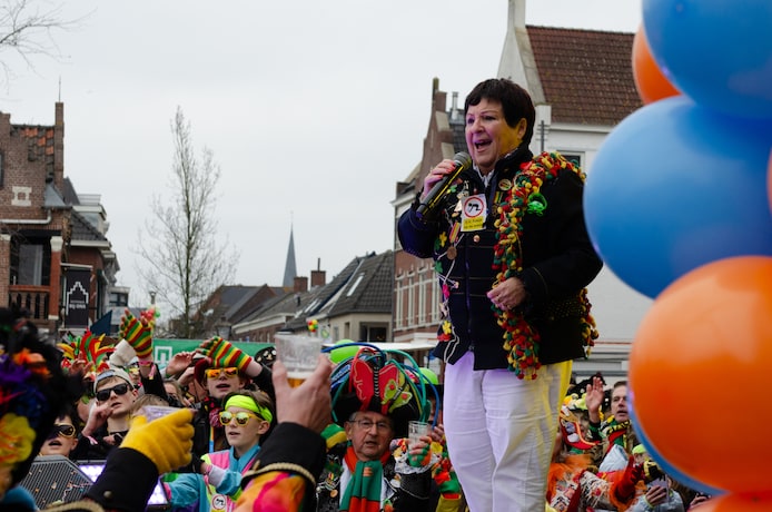 ‘Ik ben gewoon Beppie', zegt de koningin van het Limburgse levenslied ...