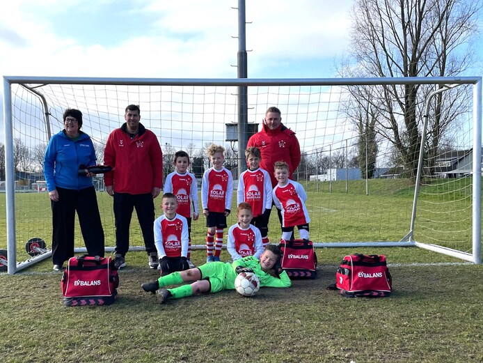 Voetbaltassen voor jongens GVV Geldermalsen en Wageningen eert ...