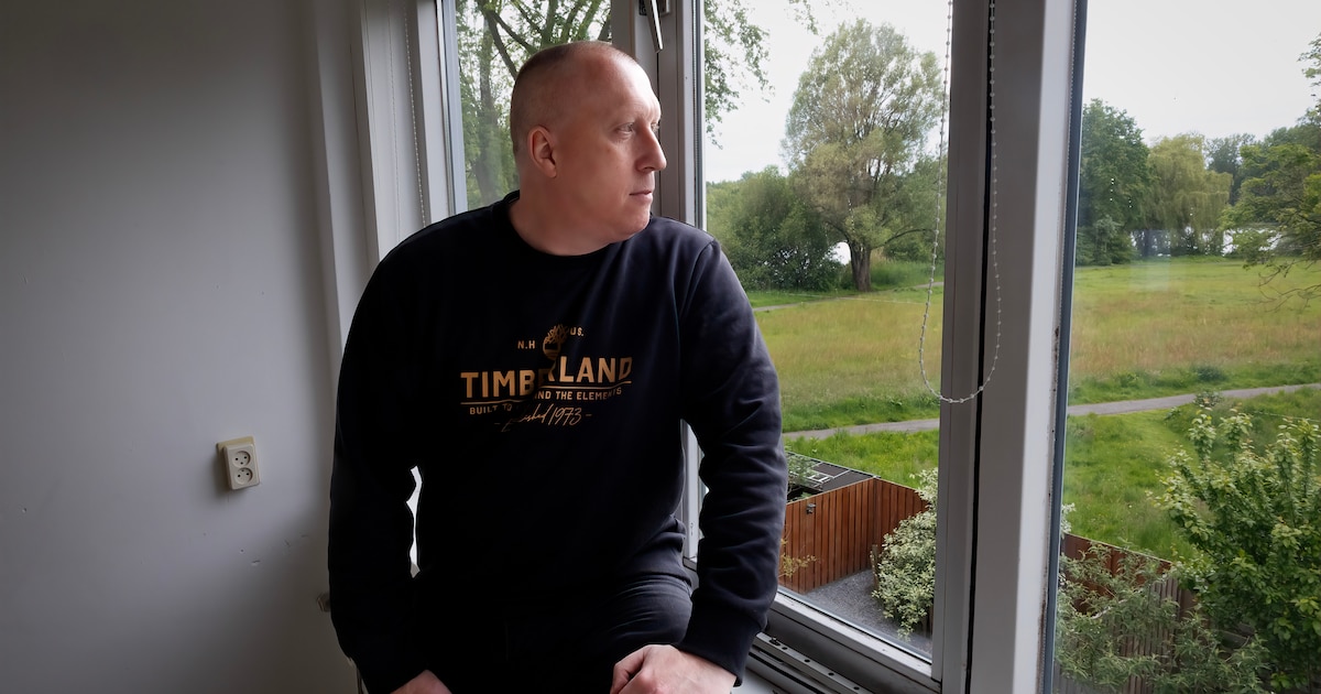 Edward (52) zit alleen in huis met 4 slaapkamers, maar mag niet ...