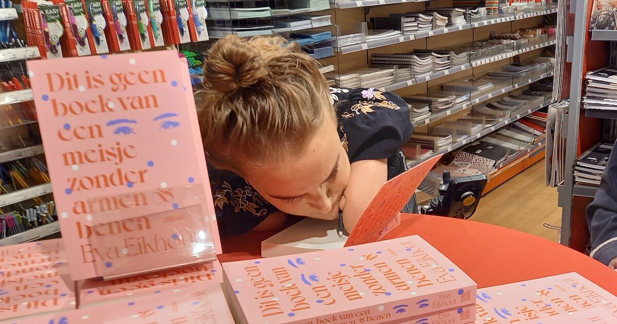 Drukte bij signeersessie van presentator en oud-Groesbeekse Eva Eikhout ...