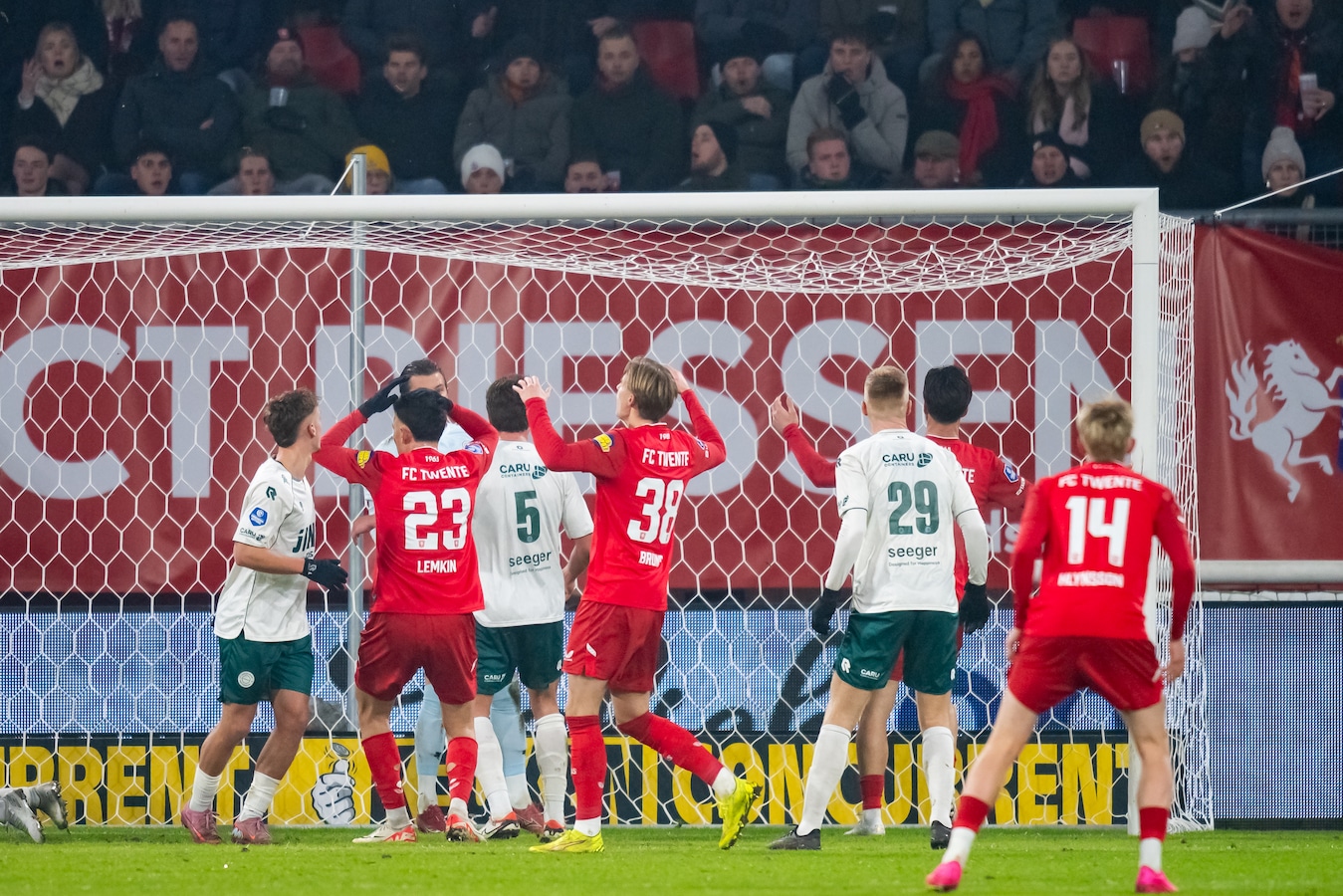 FC Twente-directeur Jan Streuer baalt van al die kansen, maar hij ziet ...