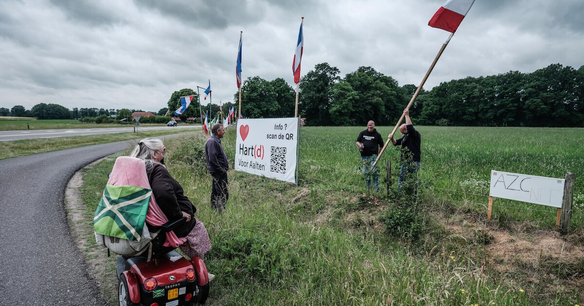 Vlaggen tegen azc in weiland mogen voorlopig blijven wapperen ...