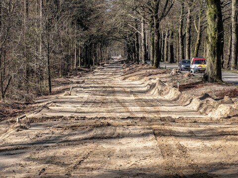 Parallelle betonvlakte is geld over de balk | Mook en Middelaar | De ...