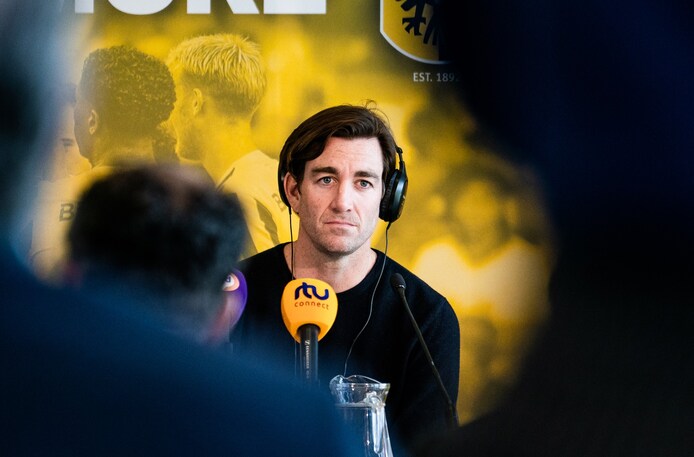 Voor de KNVB is Coley Parry ‘persona non grata’, maar Amerikaan draagt ...