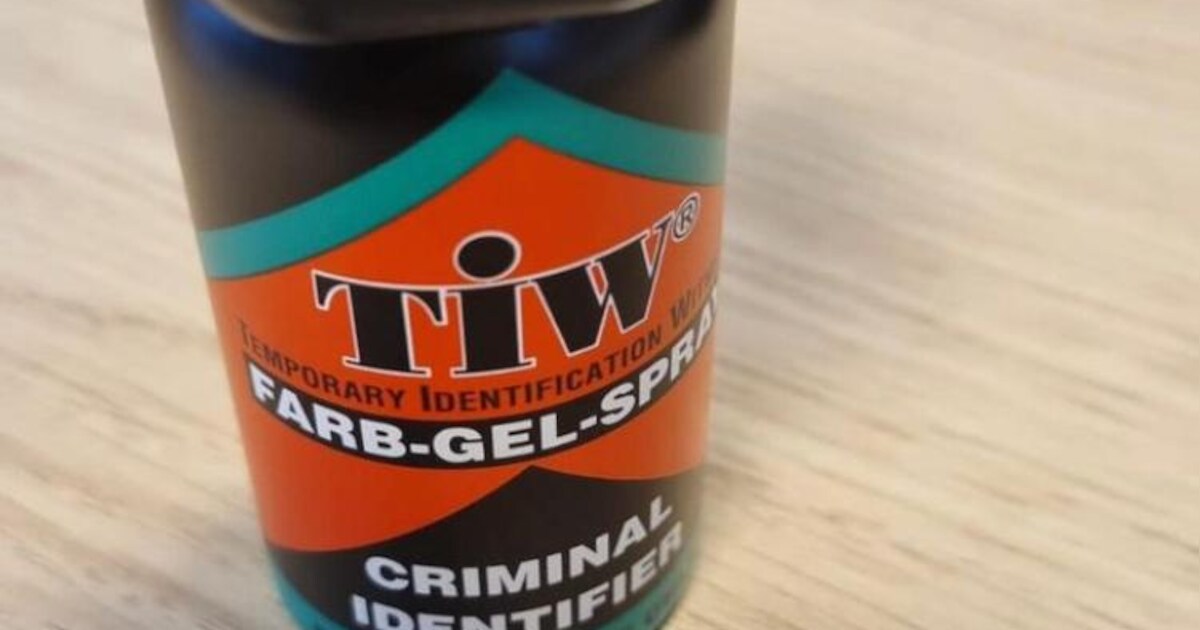 Twee rode gezichten: is het bloed, rode verf of allebei? ‘Was op z'n ...