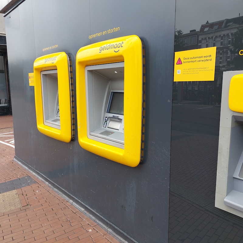 Laatste pinautomaten bij Keizer Karelplein weggehaald | Regio | De ...