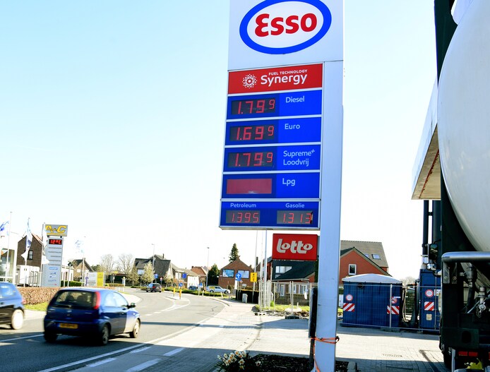 Drukte bij Belgische tankstations door lagere prijzen, maar niet overál ...