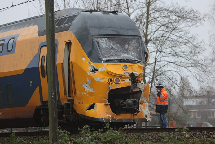 Trein botst in Bunnik met graafmachine: bestuurder én machinist hebben ...