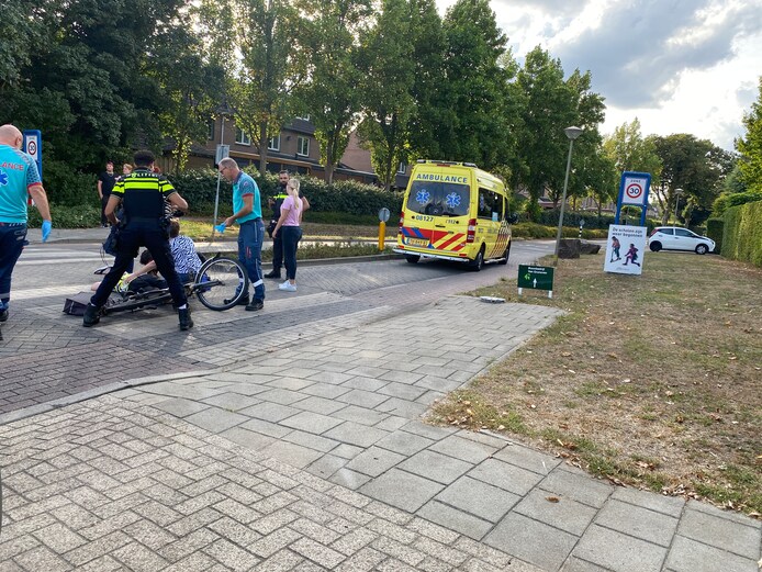 Fietsster gewond na aanrijding met auto in Groesbeek | Berg en Dal | gelderlander.nl