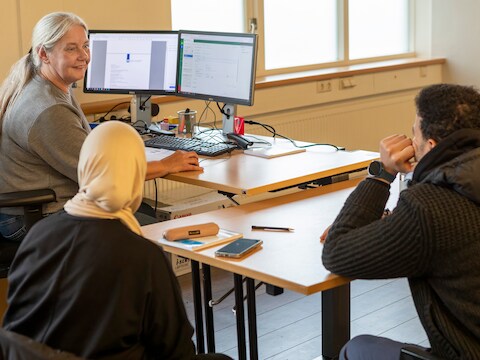 Heibel om broodje hete kip, Dennis trekt zich terug uit Broodje Dennis ...