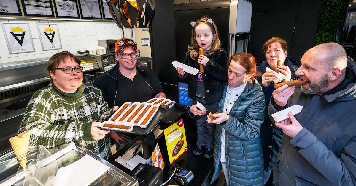 Deze snackbar verkoopt frikandellen voor prijs van 25 jaar geleden: ‘We leven in een moeilijke ...
