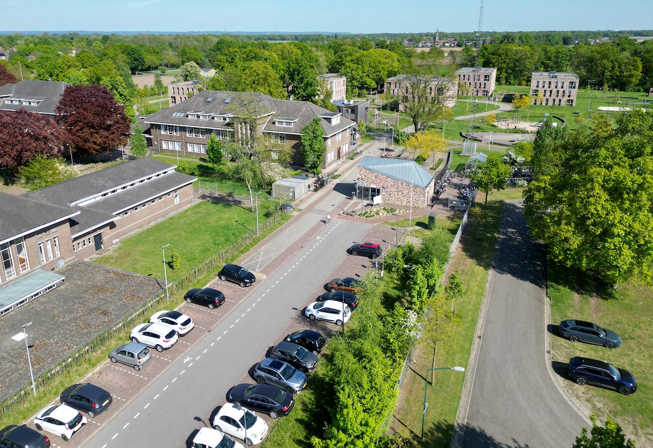 Kogel is door de kerk: azc Grave blijft open tot 2055 | Foto ...
