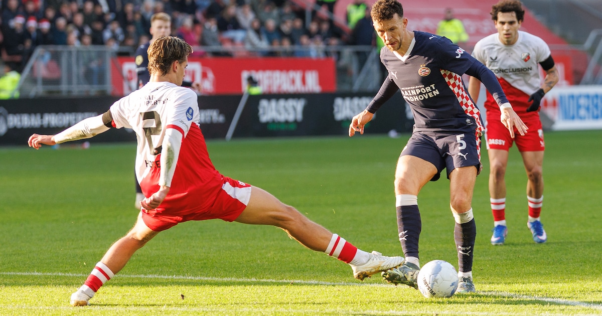 LIVE | PSV draait het om: Perisic kopt Eindhovenaren op voorsprong op ...