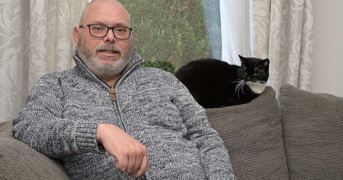 Een bumperklever op je ‘mini-Tesla’: René (50) weet precies hoe het ...